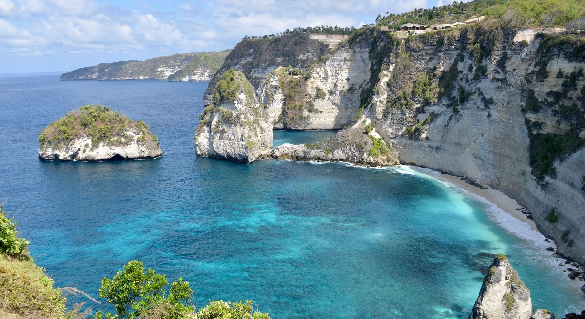 La cuenta oficial de turismo de España la lía y sitúa una playa de Bali ...